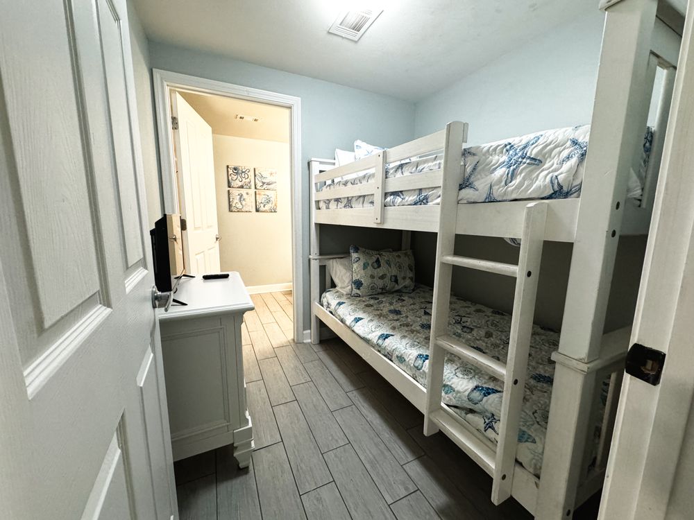 SHORES OF PANAMA PCB - Updated July 2025 - 32 Photos - 9900 S Thomas Dr ...