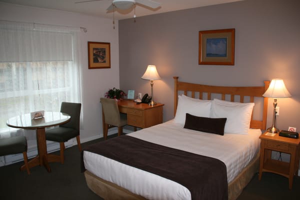 TRIUMF HOUSE - Updated January 2026 - 11 Photos - 5835 Thunderbird ...