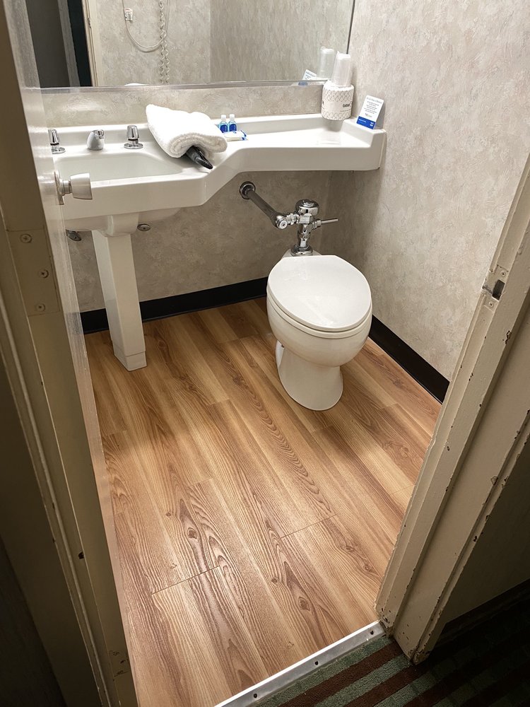 RODEWAY INN - Updated May 2024 - 24 Photos & 13 Reviews - 74 Old Mill ...