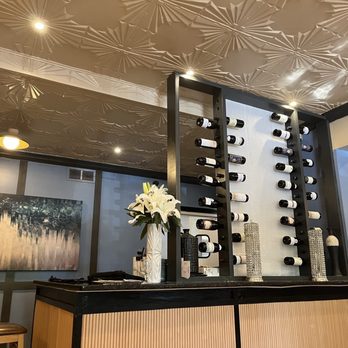 LILLIES RESTAURANT & BAR - Updated October 2025 - 731 Photos & 349 ...