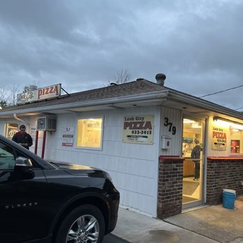 LOCK CITY PIZZA - Updated July 2025 - 22 Photos & 65 Reviews - 379 ...