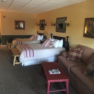 COMMON MAN INN & SPA - 78 Photos & 63 Reviews - Hotels - 231 Main St ...