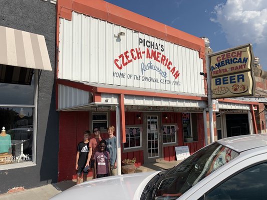 PICHA’S CZECH-AMERICAN RESTAURANT - Updated December 2025 - 128 Photos ...