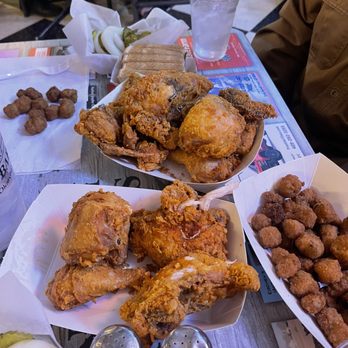 EISCHEN’S BAR - Updated August 2025 - 559 Photos & 416 Reviews - 109 S ...