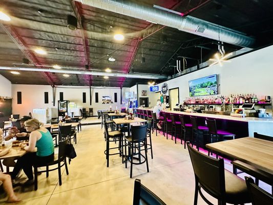 BETWEEN THE BUN - Updated December 2025 - 38 Photos & 45 Reviews ...