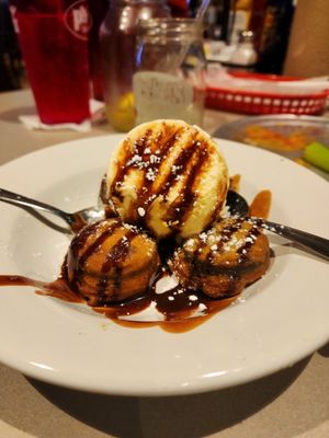 PLUCKERS WING BAR - CITYVIEW - Updated December 2025 - 177 Photos & 239 ...