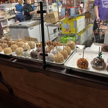 LICKEE’S & CHEWY’S CANDIES & CREAMERY - Updated September 2024 - 174 ...