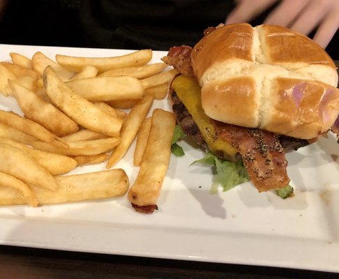 RED ROBIN GOURMET BURGERS AND BREWS - 40 Photos & 140 Reviews - Burgers ...