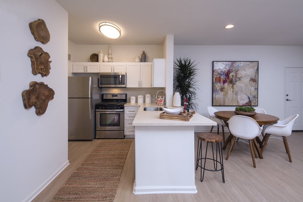 DEL RIO APARTMENT HOMES - Updated December 2025 - 119 Photos & 251 ...