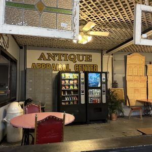 PERFECTLY VINTAGE - Updated June 2025 - 218 Main St, Spring, Texas ...