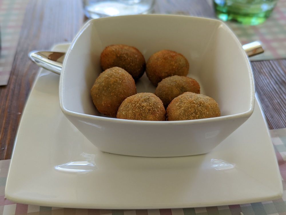 LAGO DI OZ - 11 Photos - Via Piave 66A, Spinetoli, Ascoli Piceno, Italy ...