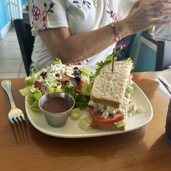 SIMPLY DELICIOUS CAFE & BAKERY - Updated March 2025 - 714 Photos & 817 ...