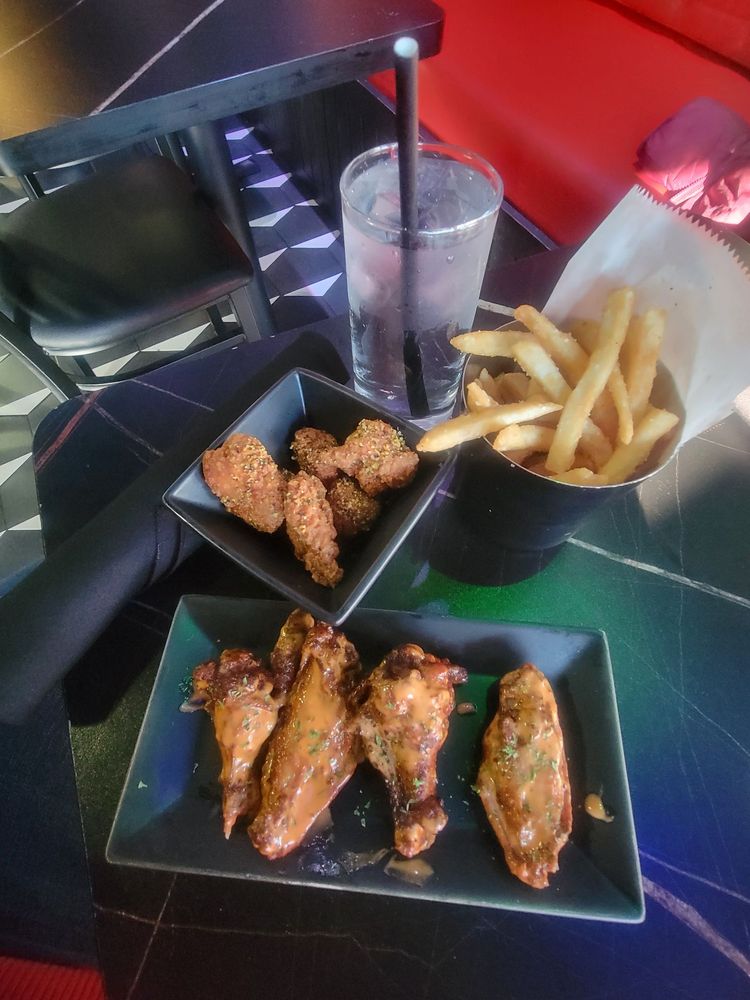 THE CHICKIN BOX - Updated April 2025 - 14 Photos - 201-03 Murdock Ave ...