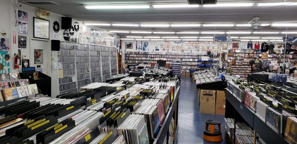 CD TRADER - 49 Photos & 204 Reviews - Music & DVDs - 18926 Ventura Blvd ...