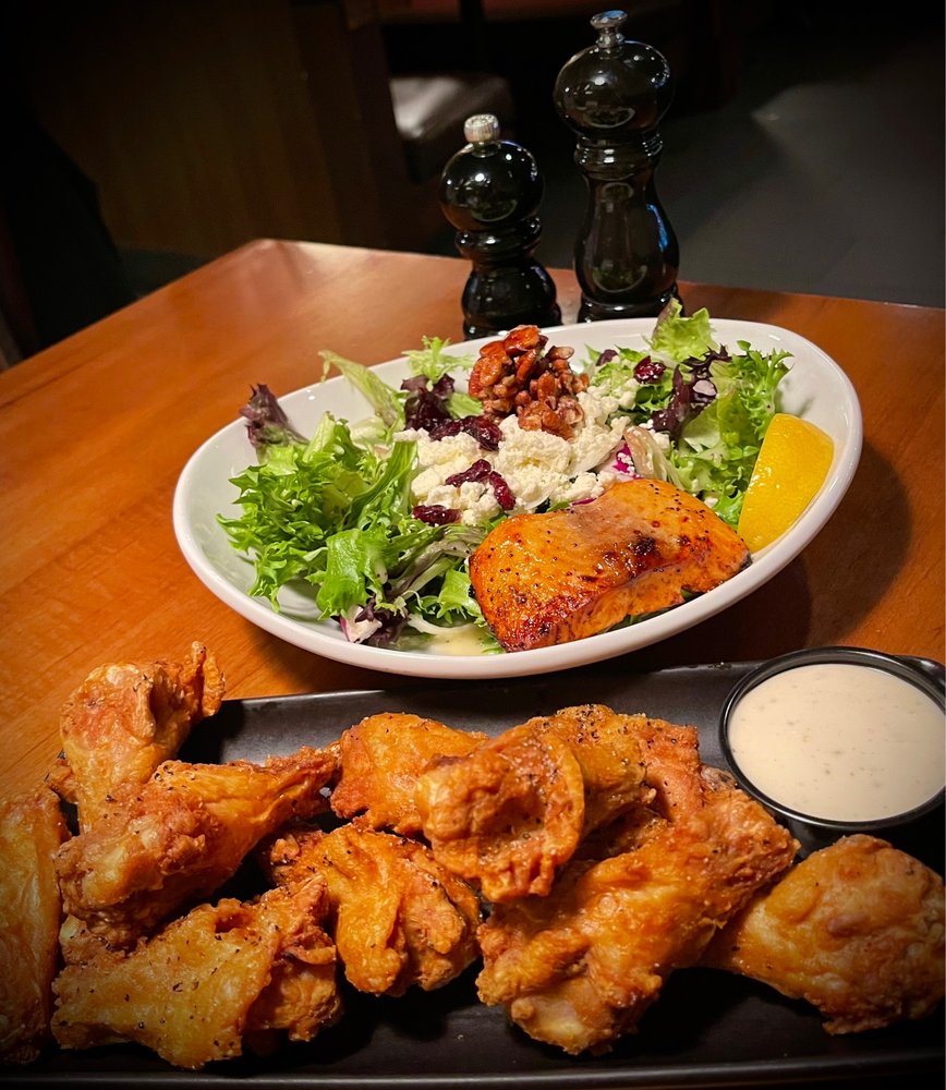 MR MIKES KAMLOOPS - Updated December 2025 - 24 Photos & 19 Reviews ...