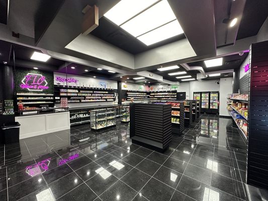 FLO VAPOR AND MORE - Updated January 2026 - 23 Photos - 4123 Cedar ...