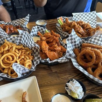 WING HOUSE - Updated October 2025 - 225 Photos & 517 Reviews - 4336 ...