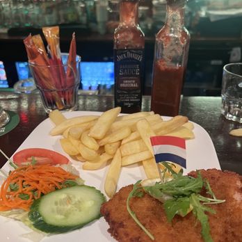 CUDDLE PUB - Updated April 2025 - 70 Photos & 46 Reviews - Nieuwe ...