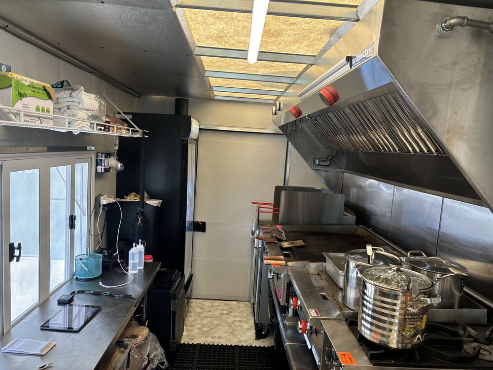 R LUNCH BOX - Updated December 2025 - 11 Photos - Elwood, Illinois ...