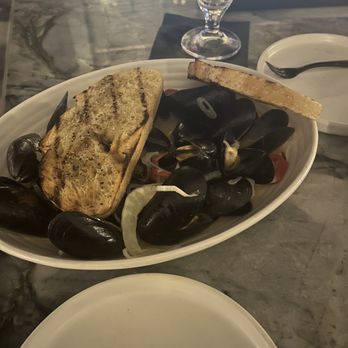 CULPRITS - Updated May 2024 - 305 Photos & 117 Reviews - 100 E Sheridan ...