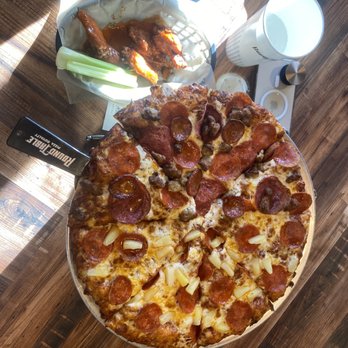 ROUND TABLE PIZZA - Updated December 2025 - 77 Photos & 66 Reviews ...