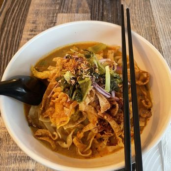 CHEF G ON 4TH THAI STREET FOOD - Updated June 2024 - 917 Photos & 382 ...