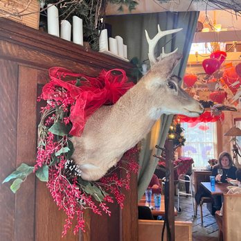 THE TREE HOUSE TAVERN & BISTRO - Updated June 2024 - 1688 Photos & 797 ...