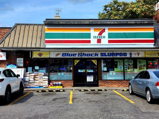 7-ELEVEN - Updated May 2026 - 1260 Dundas St W, Toronto, Ontario ...