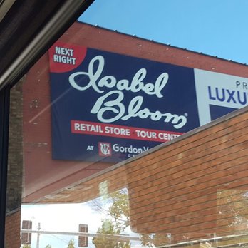 ISABEL BLOOM - Updated December 2025 - 736 Federal St, Davenport, Iowa ...