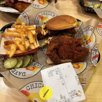 DAVE’S HOT CHICKEN - Updated December 2024 - 390 Photos & 263 Reviews ...