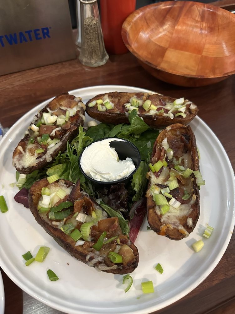 SHANNONS PLACE - 262 Genesee St, Chittenango, New York - Sports Bars ...