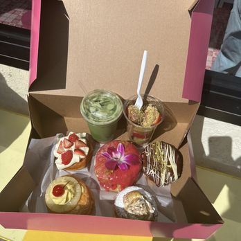 FRIENDLY DONUTS - Updated July 2025 - 3245 Photos & 1710 Reviews - 4442 ...