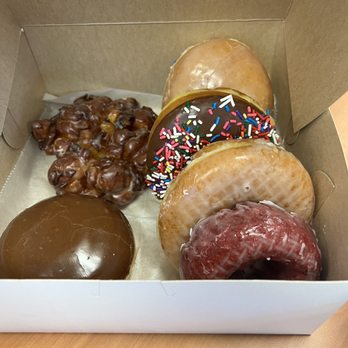 MOMO DONUTS - Updated May 2025 - 84 Photos & 107 Reviews - 636 Crown ...