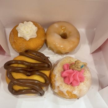 YONUTZ DONUTS AND ICE CREAM - Updated January 2026 - 127 Photos & 93 ...