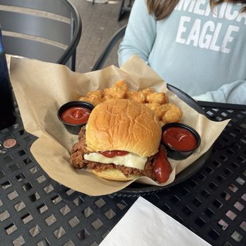 HUNGRY PALATE BAR & GRILL - Updated February 2025 - 104 Photos & 60 ...