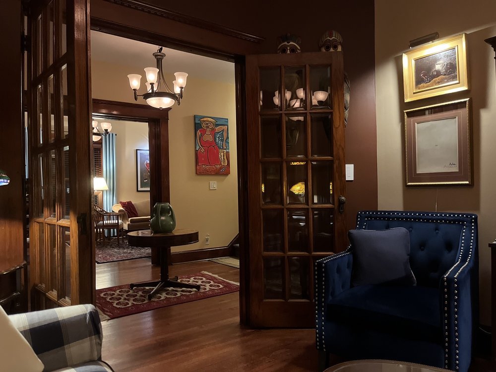 THREE OAKS INN - Updated December 2025 - 19 Photos & 31 Reviews - 204 ...