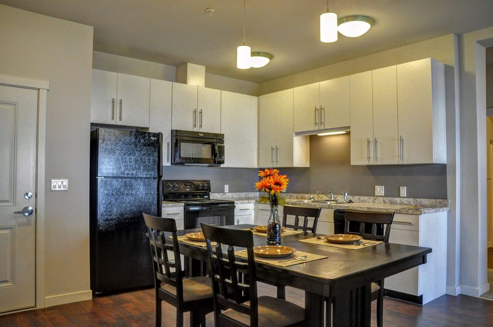 EMERALD RIDGE APARTMENTS & TOWNHOMES - Updated January 2025 - 24 Photos ...