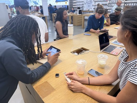 APPLE SHORT PUMP TOWN CENTER - Updated December 2025 - 20 Photos & 206 ...