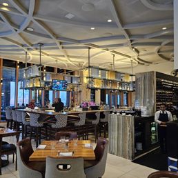 VESPAIO - Updated July 2025 - 1111 Photos & 947 Reviews - 225 S Grand ...