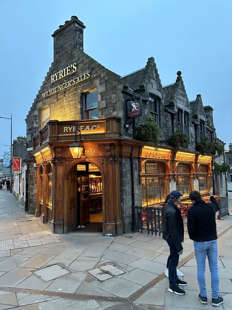 RYRIE’S BAR - Updated January 2025 - 27 Photos & 22 Reviews - 1 ...