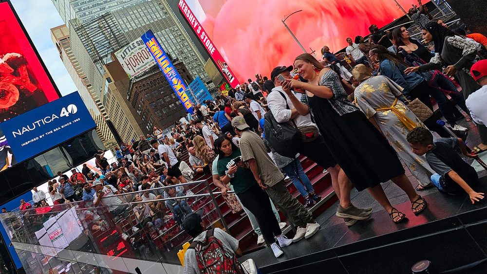 RED STAIRS TIMES SQUARE - 60 Photos - 200 W 47th St, New York, New York ...