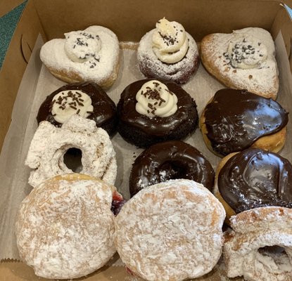 CLOUD 9 DONUTS - Updated May 2024 - 35 Photos & 49 Reviews - 143 Drum ...