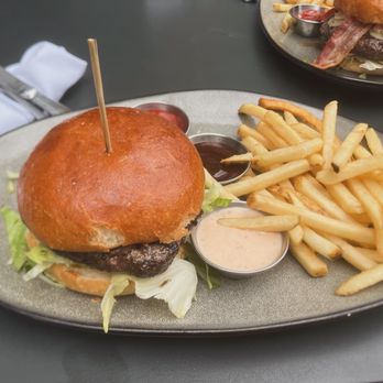 TAVERN IN THE SQUARE with reviews - Updated September 2024 - 310 Photos ...