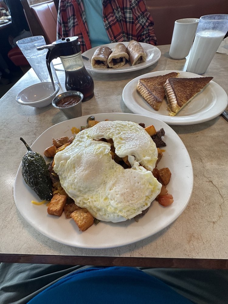 QUAD CITIES USA FAMILY RESTAURANT - Updated October 2025 - 10 Photos ...