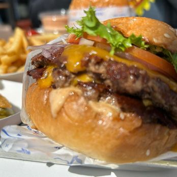 SUPER DUPER BURGERS - Updated December 2024 - 163 Photos & 123 Reviews ...