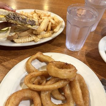 GOLDEN APPLE GRILLE & BREAKFAST HOUSE - Updated February 2025 - 211 ...