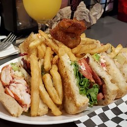 ROUNDABOUT DINER & LOUNGE - 367 Photos & 582 Reviews - 580 US Hwy 1 ...