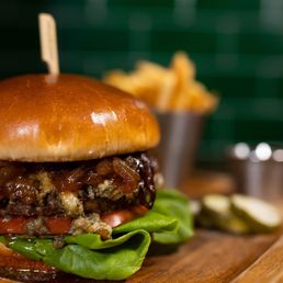 YELLOW PONY PUB & GARDEN - Updated November 2024 - 189 Photos & 126 ...