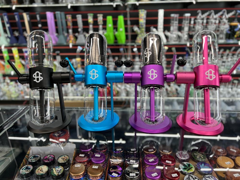 LEGENDS SMOKE SHOP - Updated December 2025 - 18 Photos - 44521 10th St ...