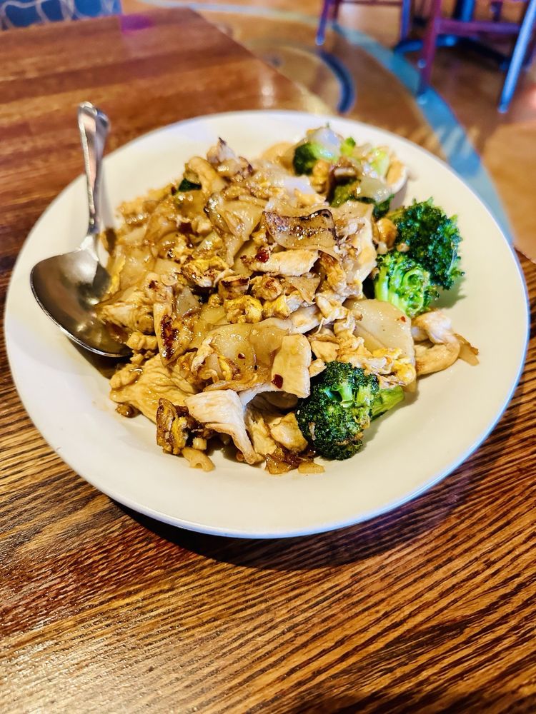 SILVER SPOON THAI RESTAURANT & BAR - Updated April 2025 - 590 Photos ...